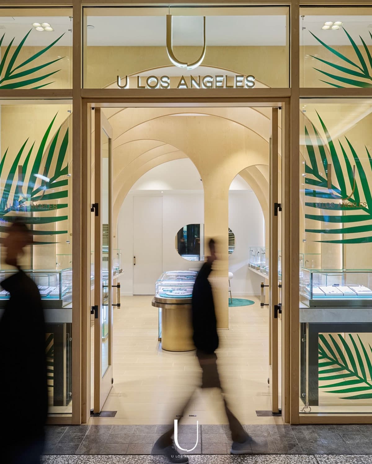 U Los Angeles inaugura su nueva boutique y rinde homenaje a la ciudad ...